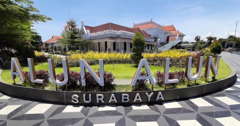 Alun Alun Surabaya – Ruang Publik Modern di Tengah Kota